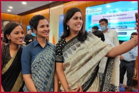 UPSC Toppers Meet Took Selfies In Meeting With Union Minister Jitendra Singh