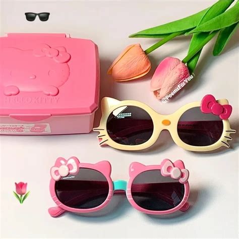 Hello Kitty With Glasses