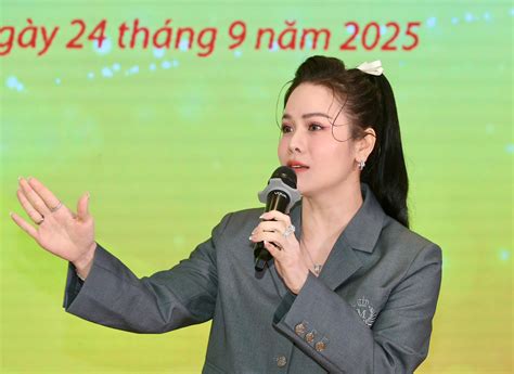 Nhat Kim Anh Donated 50 Million Vnd To Mai Vang Charity