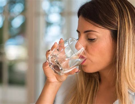 Ако пиете вода докато ядете СПРЕТЕ ВЕДНАГА