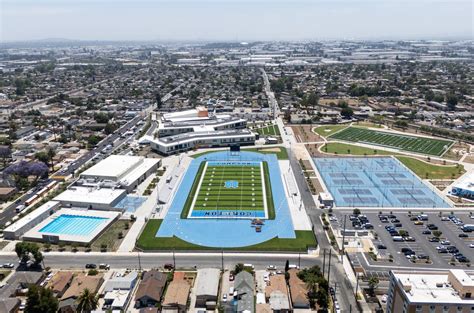 Dr Dre Attends Ribbon Cutting For New Compton High School Los