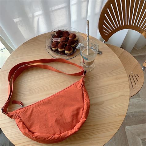 누리나 여성 미니 반달 하프문 가벼운 숄더 크로스백 슬링백 가방