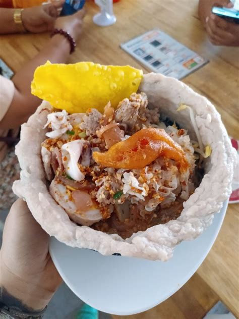 ก๋วยเตี๋ยวดู๋ดี๋เจ๊อุ๊ สาขาบางแสน ความแซ่บของแม่ค้าที่ไม่แพ้ก๋วยเตี๋ยว