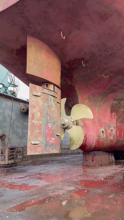 Melihat Propeler Cpp Pada Saat Kapal Dry Dock Youtube