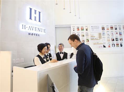 시니어 호텔리어 급부상…경험 바탕으로 인생 담은 서비스 덕분 브라보마이라이프