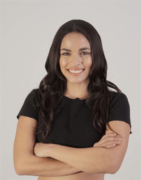 Raysa Ortiz Y Santiago Suárez Llevarán Su Romance Al Teatro En “la