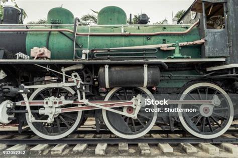 철도 트랙 오래 된 증기 엔진 기관차 기차와 고전적인 기간 열차의 철 바퀴 0명에 대한 스톡 사진 및 기타 이미지 0명 3륜 차량 강철 Istock