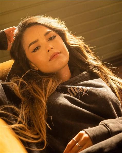Shes So Goddam Pretty Scrolller