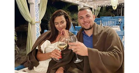 Сексбомба от Фермата би шута на ревниво гадже