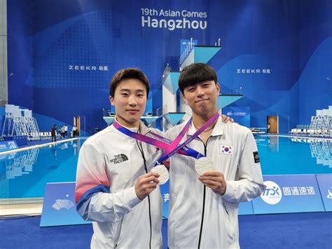 다이빙 우하람좌 이재경우 2022 항저우ag 남자 싱크로 3m 은메달 획득 포토갤러리 대한수영연맹