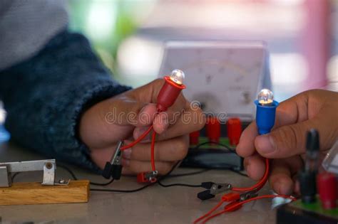 Students Are Conducting Experiments On Basic Electrical Circuits Stock