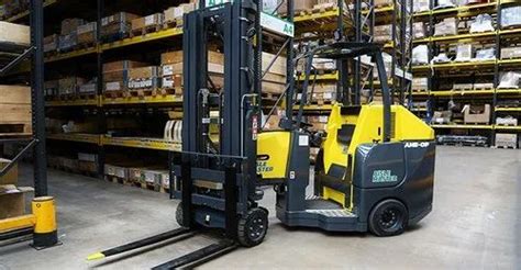 VNA Very Narrow Aisle MHE Articulated Forklift Truck RENTAL SERVIES Service Provider From Pune