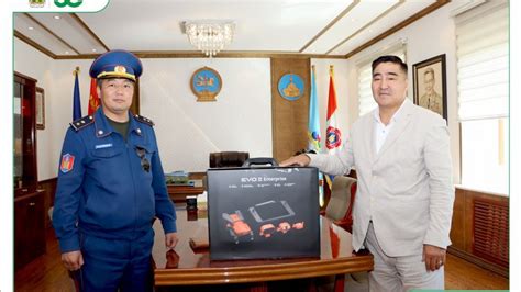 Нисгэгчгүй нисэх иж бүрэн төхөөрөмжийг хүлээлгэн өглөө