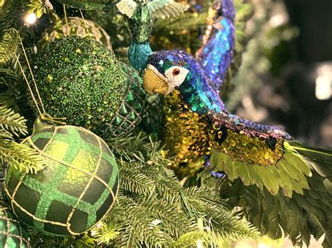 Дизайнерские новогодние елки и композиции елочные игрушки и украшения в коллекциях 2021 года