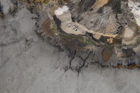 저하 된 풍경의 공중 보기입니다 파괴된 땅 위에서 볼 수 있습니다 산업 장소 사진은 무인 항공기로 촬영 0명에 대한 스톡 사진 및 기타 이미지 Istock