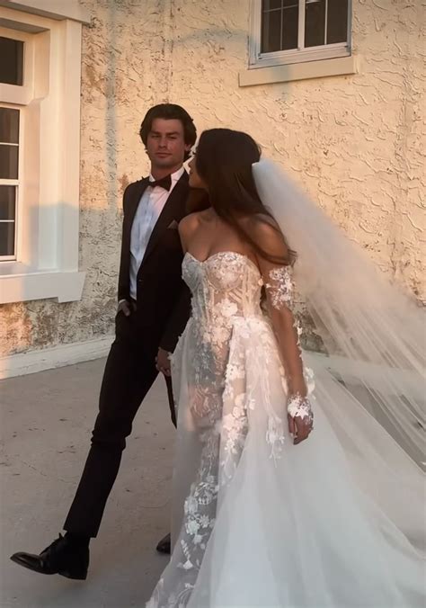 Emily Ratajkowski Wedding Dress 60 Photos