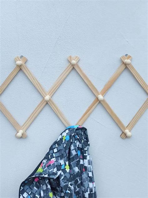 Разтегателна дървена закачалка хармоника поставка за стена баня гр