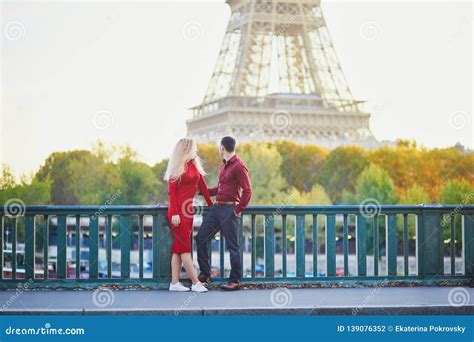 Pares Rom Foto De Archivo Imagen De Alineada Novia