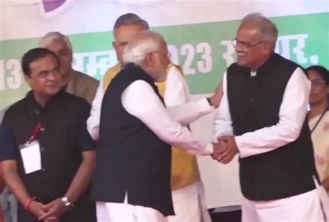 Swearing In Of Cg Cm Vishnu मंच पर मिले मोदी और बघेल जानिएशपथ ग्रहण