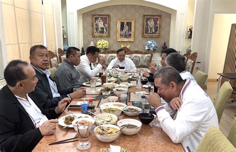 Today ‘อนุทิน วิ่งรอกพบ ‘2 ป เช้าเบิร์ธเดย์ ป