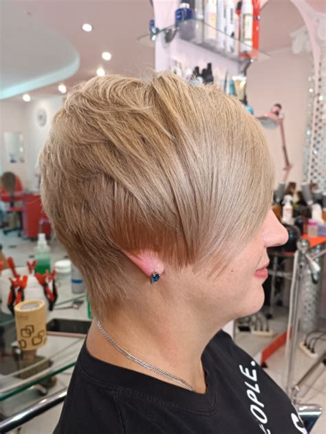 Стрижка на тонке волосся стрижки для повних жінок 7 фото ідей 2025