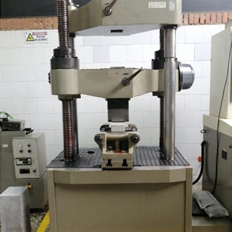 Arrangement Of Specimens In The Universal Testing Machine Download Scientific Diagram