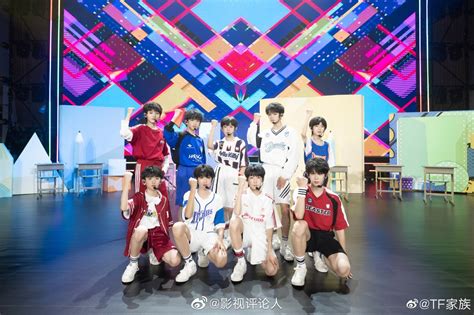 Tf家族四代舞台ending照公开！ Tf家族 团圆 新浪新闻