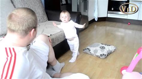 Дочка объясняет папе что он не прав Убери подушку Отец и дочь Youtube