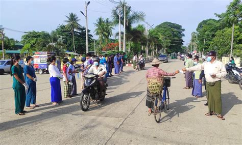 ဇလွန်မြို့၌ ပြည်သူများ ပါးစပ်နှာခေါင်းစည်း Mask စနစ်တကျ တပ်ဆင်သွားလာက