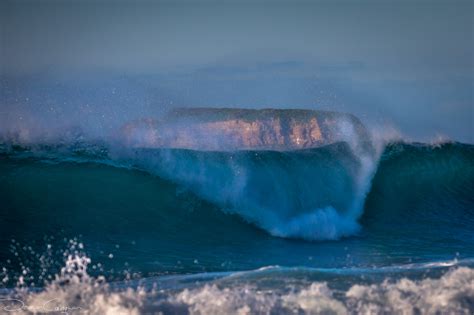 Wave Grasshopper Island Pebbly Beach Nsw Australia
