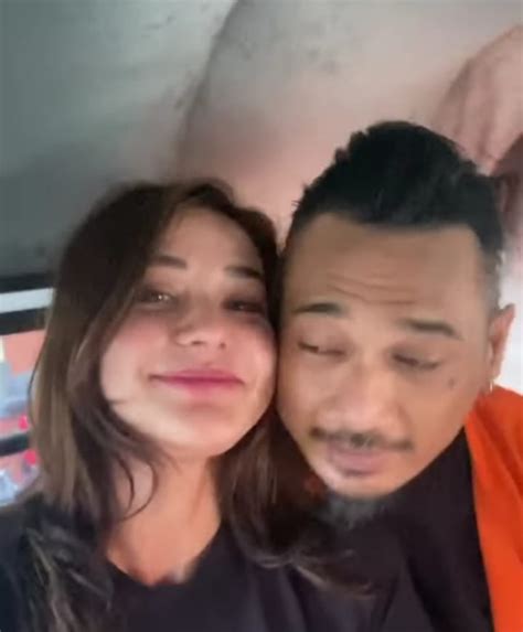 Momen Mesra Jerinx SID dan Nora Alexandra Melepas Rindu di Mobil Tahanan | kumparan.com
