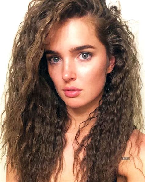 Jessica Wall Shakes Up The Internet With Her Glamorous Photoshoots The Etimes Photogallery Page