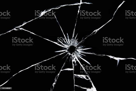 균열이있는 손상된 유리 샷에서 유리에 균열 깨진 창 검은 배경에 텍스처 0명에 대한 스톡 벡터 아트 및 기타 이미지 0명 검은색 교통사고 충돌 사고 Istock