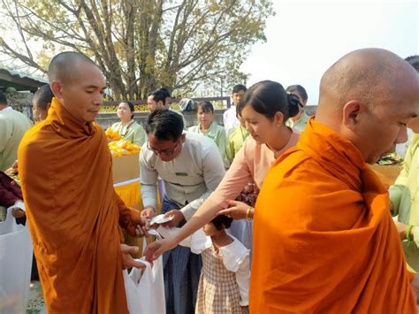 မက်မန်းမြို့တွင် သံဃာအပါး ၃၅၀ အား ဆွမ်းဆန်စိမ်းလောင်းလှူပွဲ ကျင်းပ Information And Public