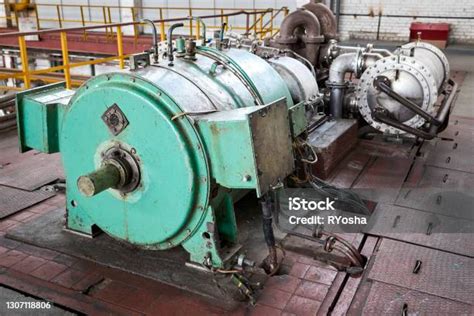 화학 기업 내부 장비 추가 석유 화학 합성 및 반응을 위한 산소와 화학 공장의 워크샵 및 부서를 공급하기위한 산소 압축기 0명에 대한 스톡 사진 및 기타 이미지 Istock