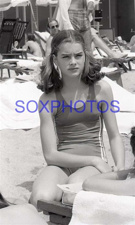 Es38 017 Brooke Shields At The Beach Actress 35mm Orig Negative