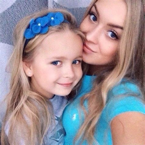 Бывает что семья состоит только из мамы и малыша но женщина с ребенком не может быть одинока