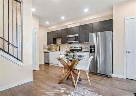 8839 Midvale Ave N Unit C Seattle Wa 98103 Redfin