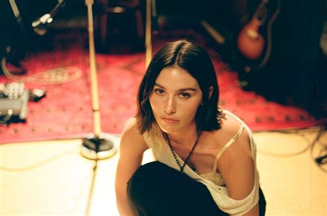 Gracie Abrams Announces 2025 Tour Dates Following Eras Tour Finale