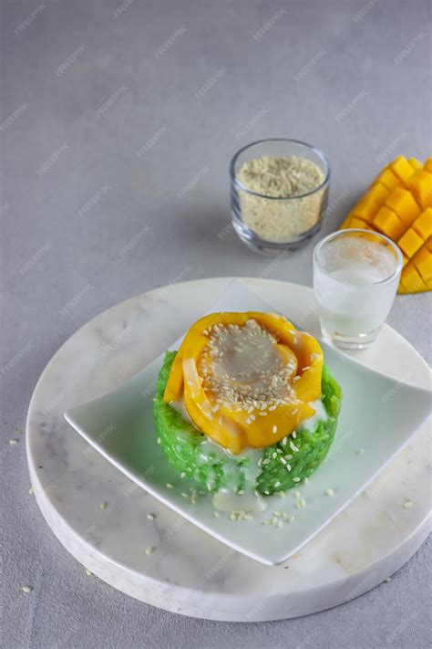 Premium Photo Mango Sticky Rice Pandan Or Mango With Pandan Sticky