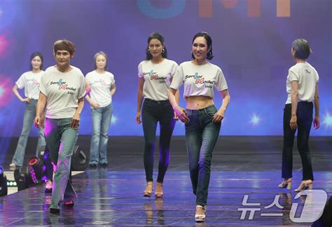 시니어모델들의 런웨이 뉴스1