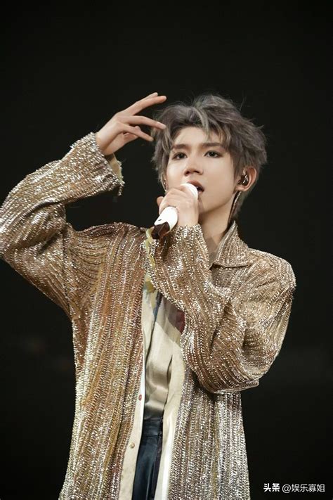 Wang Yuan Sang Proud At The Concert Zhao Yingjun Was Displayed On The Big Screen And Said