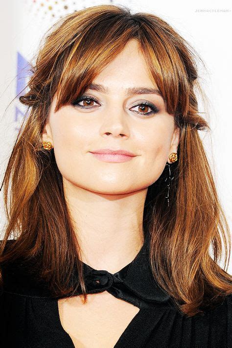 Stylish Ways To Grow Out Your Fringe