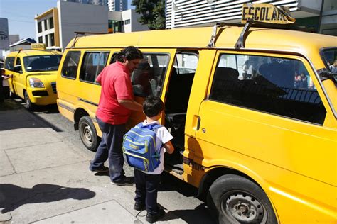 Furgón Escolar ¿cómo Elegir Un Transporte Escolar Seguro Para Los Niños