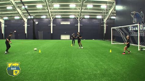 Nxtsoccer Training Passing Triangle With Central Passer Youtube