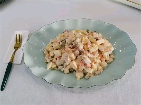 Цахим Нийслэл Салат Төмс 1 кг Хиам эсвэл мах 300гр Вандуй 50 гр