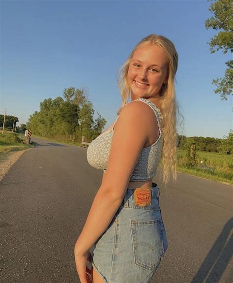 Perfect Blonde With Some Perfect Tits Rygwbt