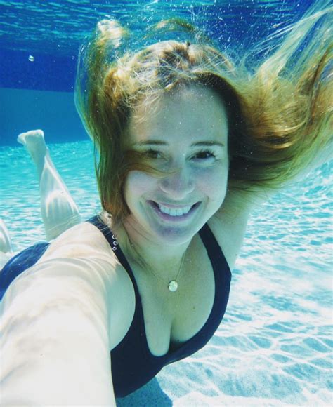 Have Sexy Underwater Female Photos