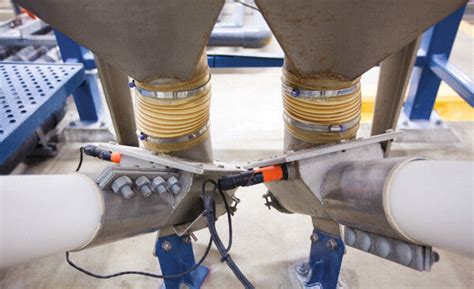 Bulk Bag Unloading System Contains Toxic Dust In Fluoridation Plants