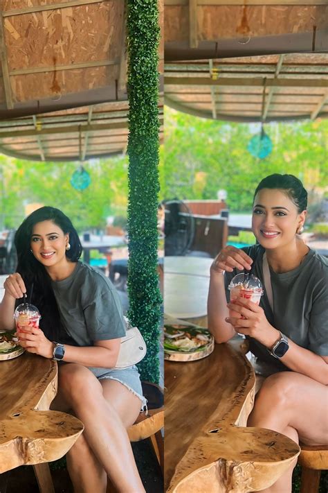 Shweta Tiwari Is Showing Her Thunder Thighs And Voluptuous Booty At Public Places R